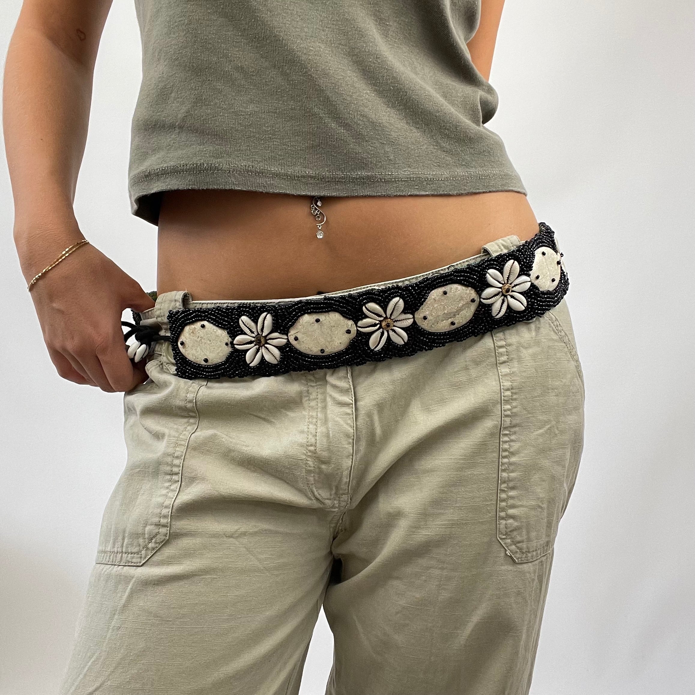 COASTAL GRANDMA DROP | small black and cream shell belt – remass