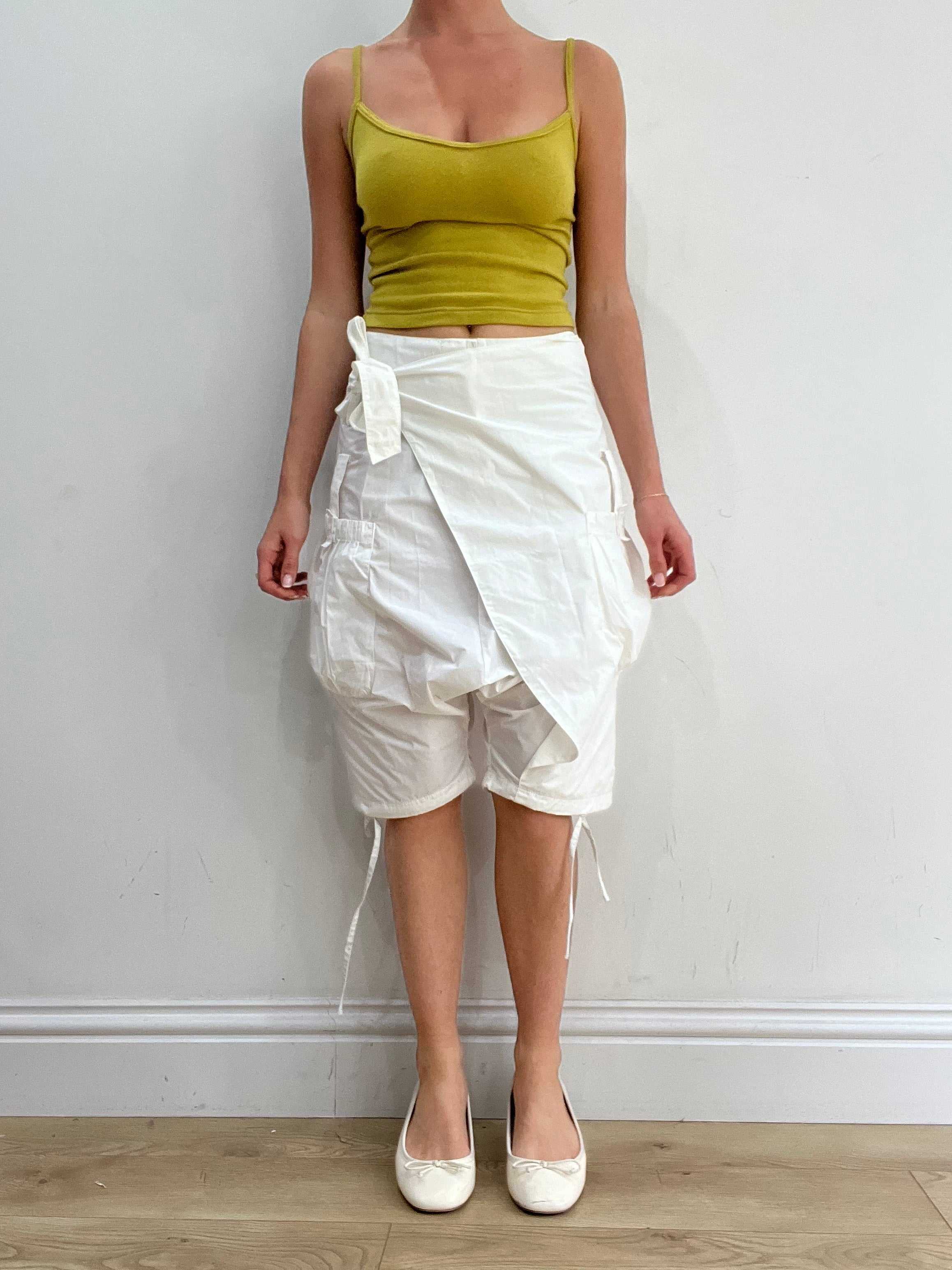 💻‼️ white shorts with over skirt and tie detail – remass